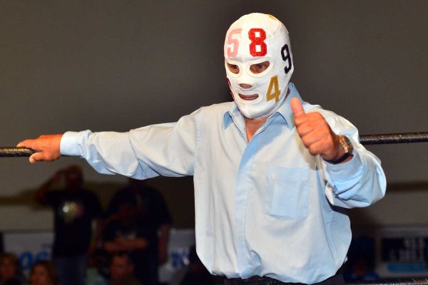 El legendario luchador ‘El Matemático’ es homenajeado en Chicago - La Raza