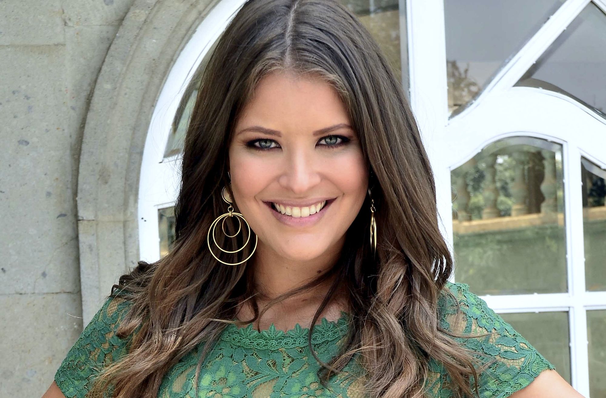 El escotazo con el que Vanessa Claudio llegó a Miami para 'Suelta la Sopa' de Telemundo - La Raza