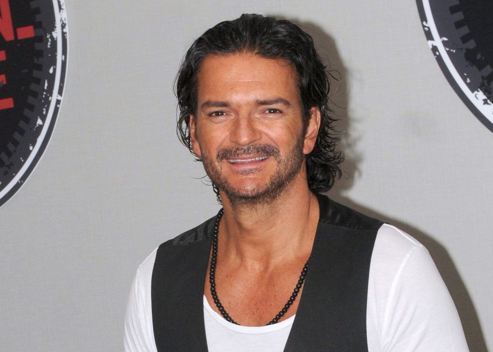 Ricardo Arjona revoluciona las redes al dejarse ver con su hijo Nicolas por Nueva York - La Raza