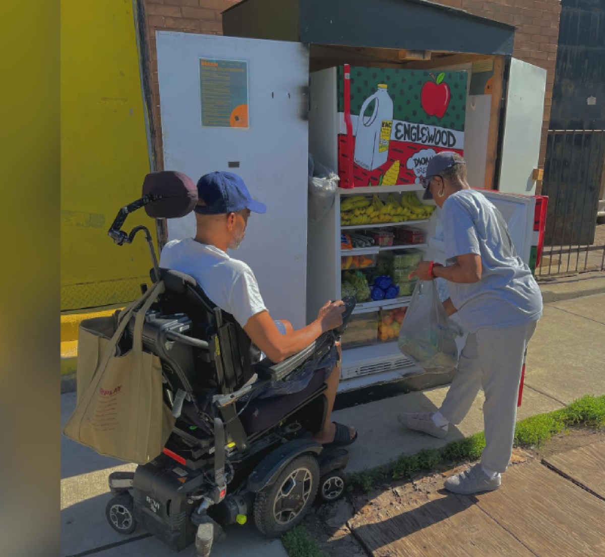 Organización local ofrece alimentos gratuitos a 2,000 residentes de ...