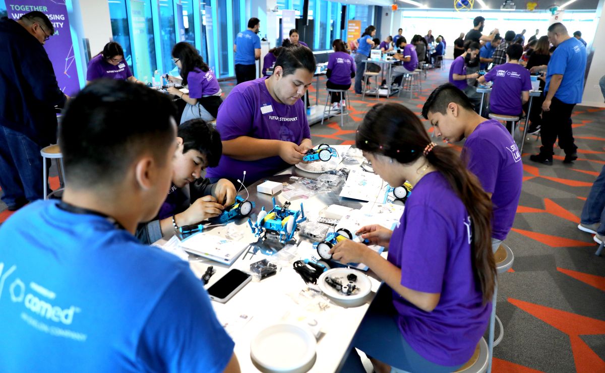 ComEd apoya nueva generación de líderes en STEM - La Raza