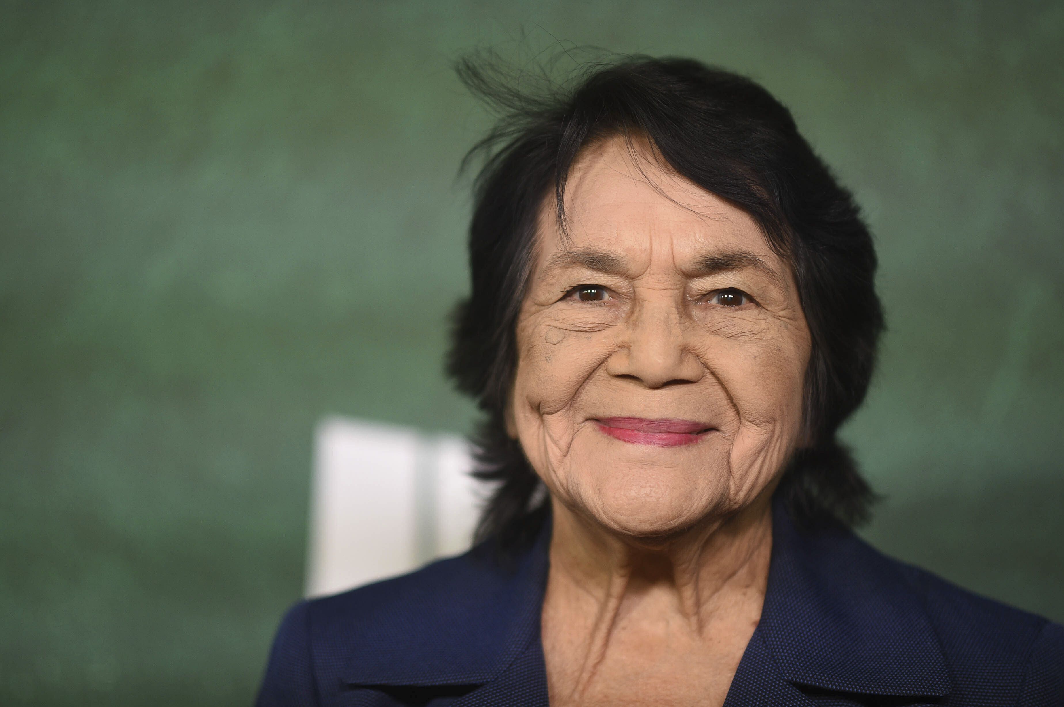 Dolores Huerta Urge A Los Latinos A Votar El 5 De Noviembre La Raza