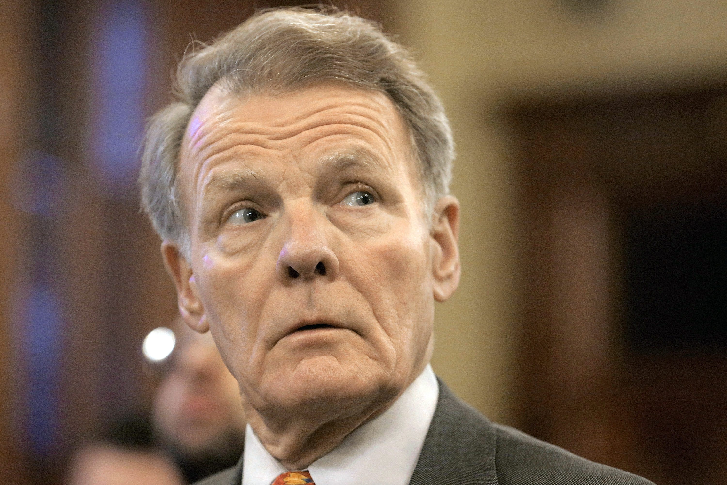 Mike Madigan entra en prisión para cumplir condena por corrupción - La Raza