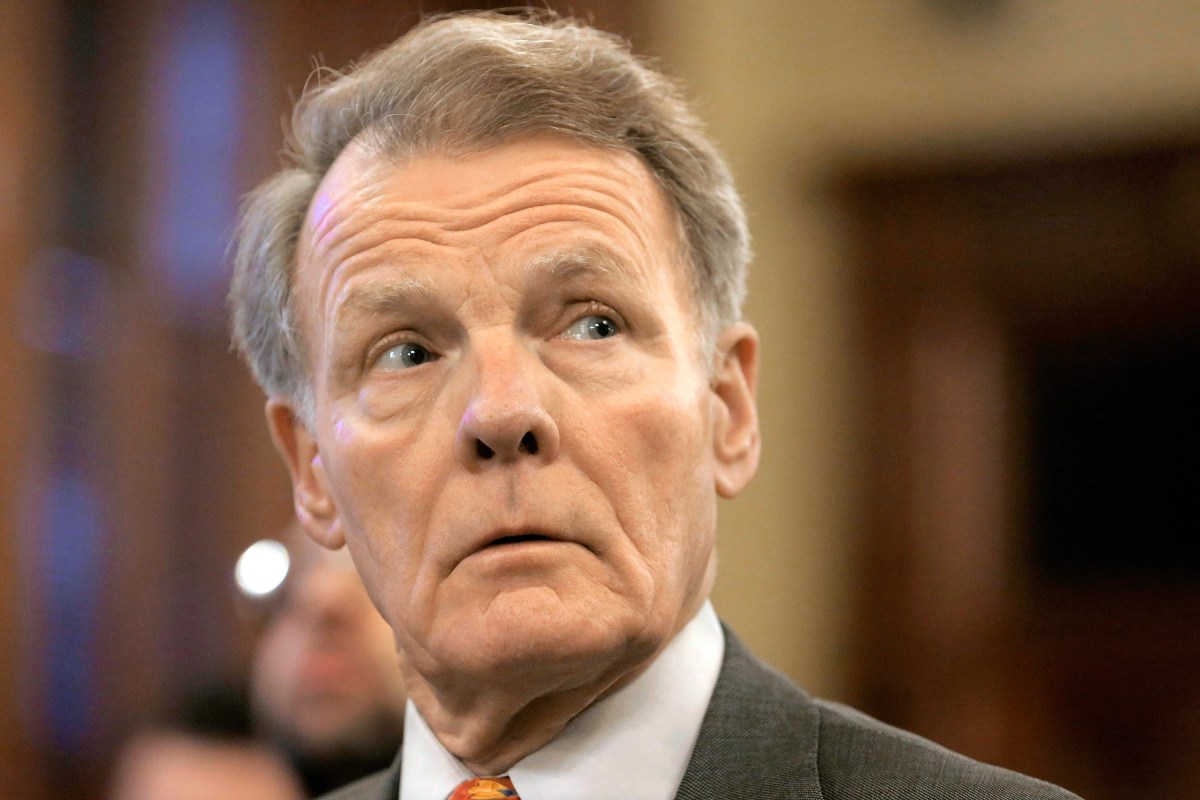 Mike Madigan entra en prisión para cumplir condena por corrupción - La Raza